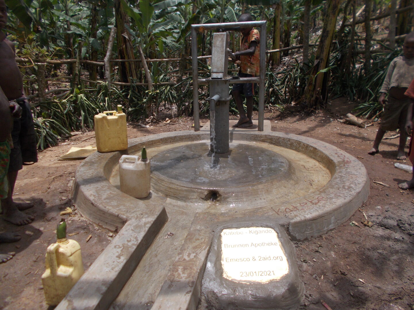 Uganda 147: Katebe-Kigando-Brunnen - 2aid.org e.V.